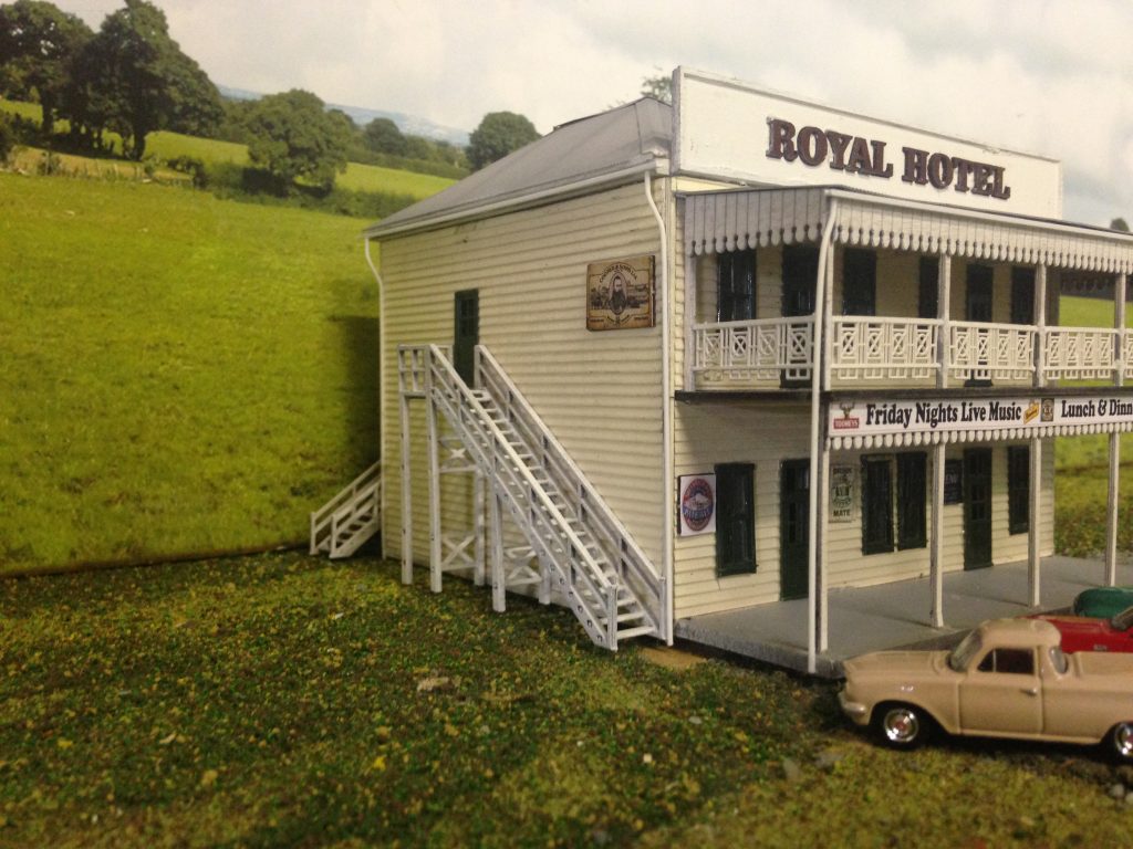 Ho 1/87 Scale 'The Royal Hotel' building kit. - Walker Models