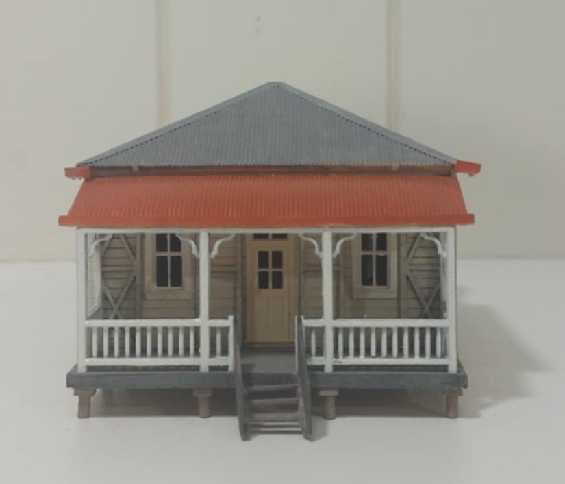 HO scale cottage with rear cookout, 1:87 scale KIT - Walker Models